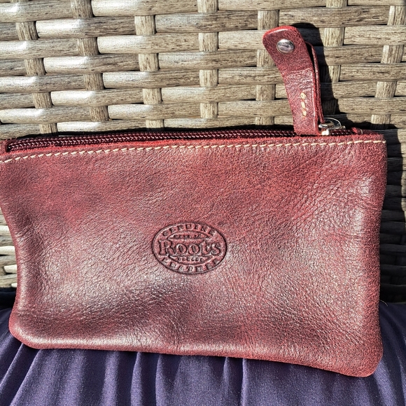 Roots | Bags | Roots Canada 0 Embossed Logo Genuine Leather Zip ...